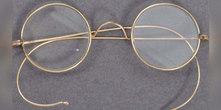 Mahatma Gandhi’s spectacles sold for £260,000 at Bristol auction