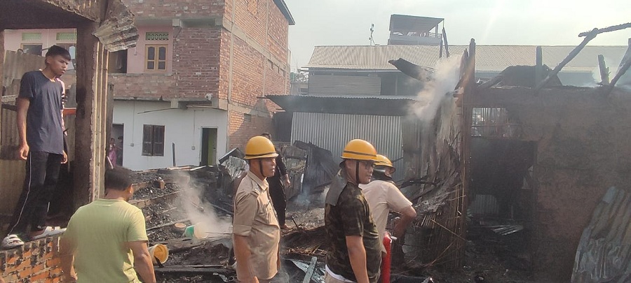 Manipur: Major fire ravages 4 houses in Imphal